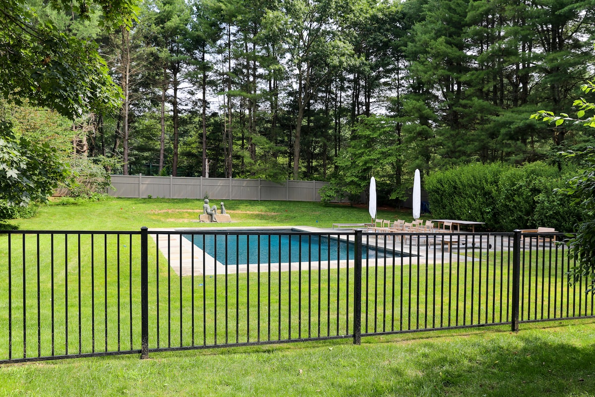 15 Pool Fence Ideas to Make Your Backyard a Great Escape - Garon Fence