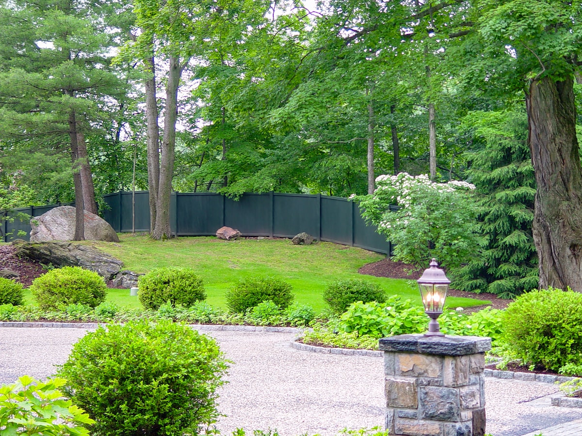 10 Privacy Fence Ideas: Transform Your Yard into a Secluded Sanctuary ...