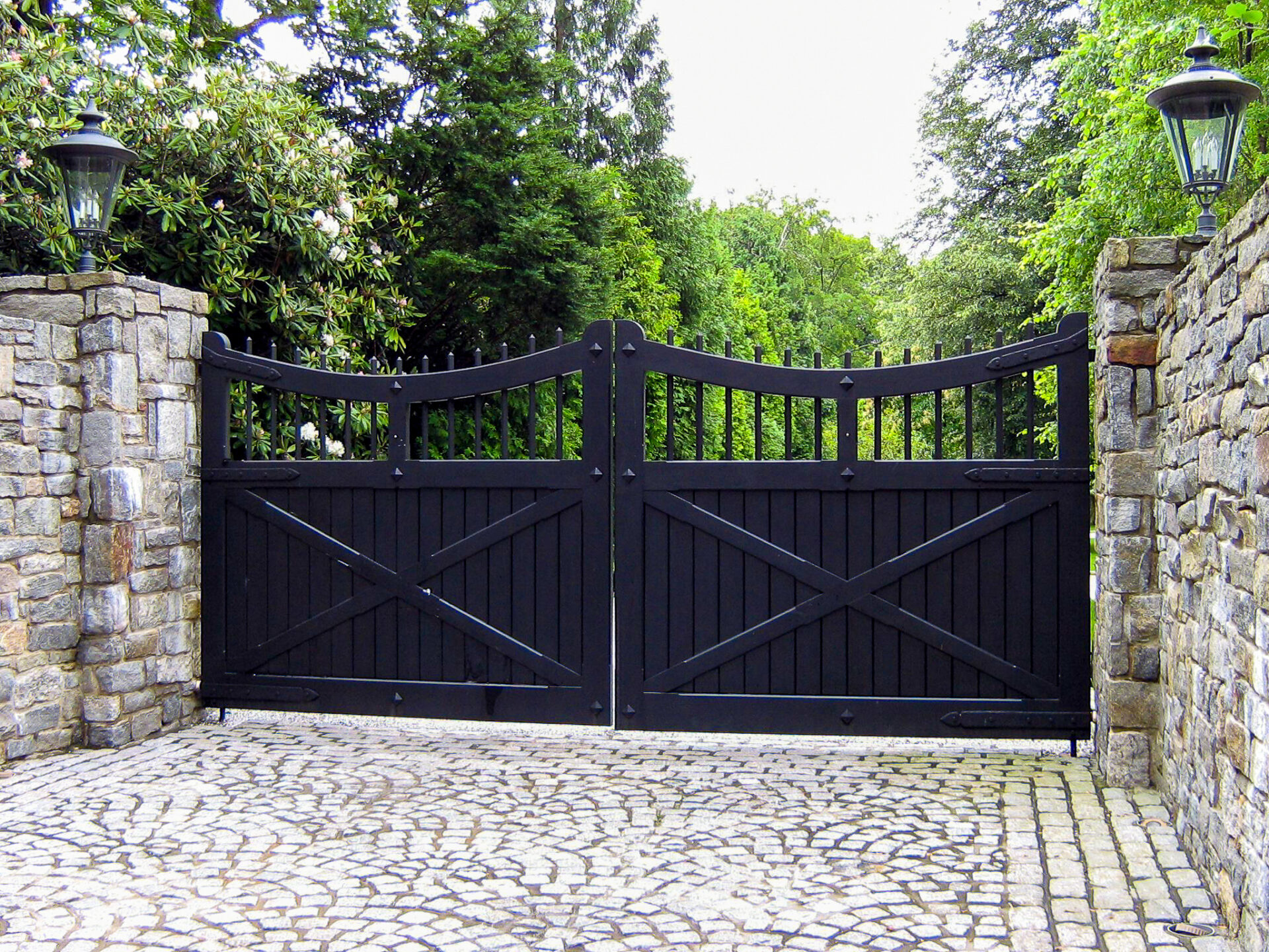 10 Driveway Gate Ideas to Elevate Your Property's Curb Appeal